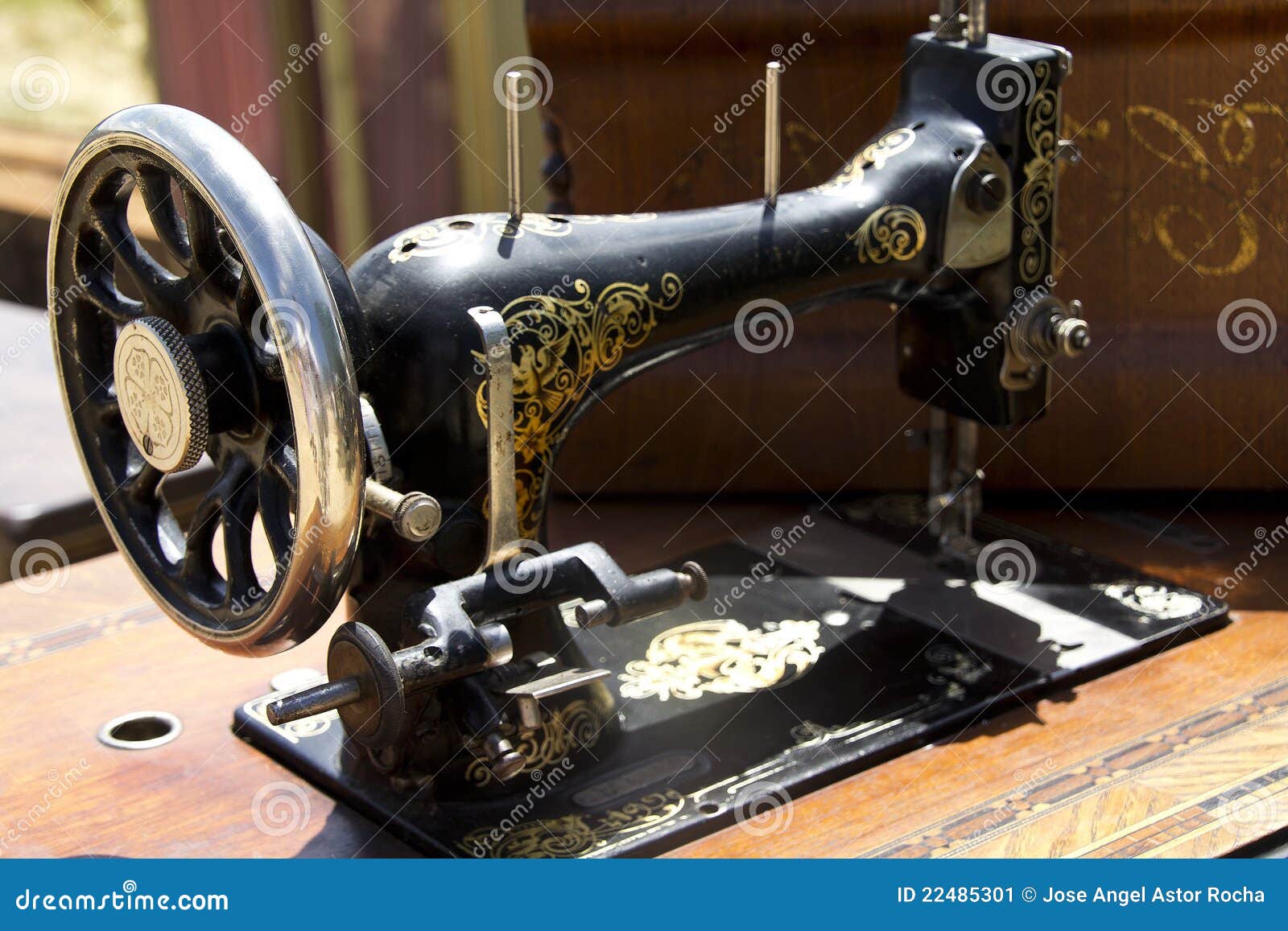 165 Detail Old Rusty Sewing Machine Photos - Free & Royalty-Free Stock ...
