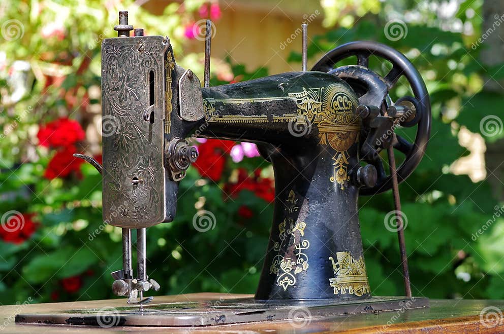 Old sewing-machine stock photo. Image of gold, machines - 42467654