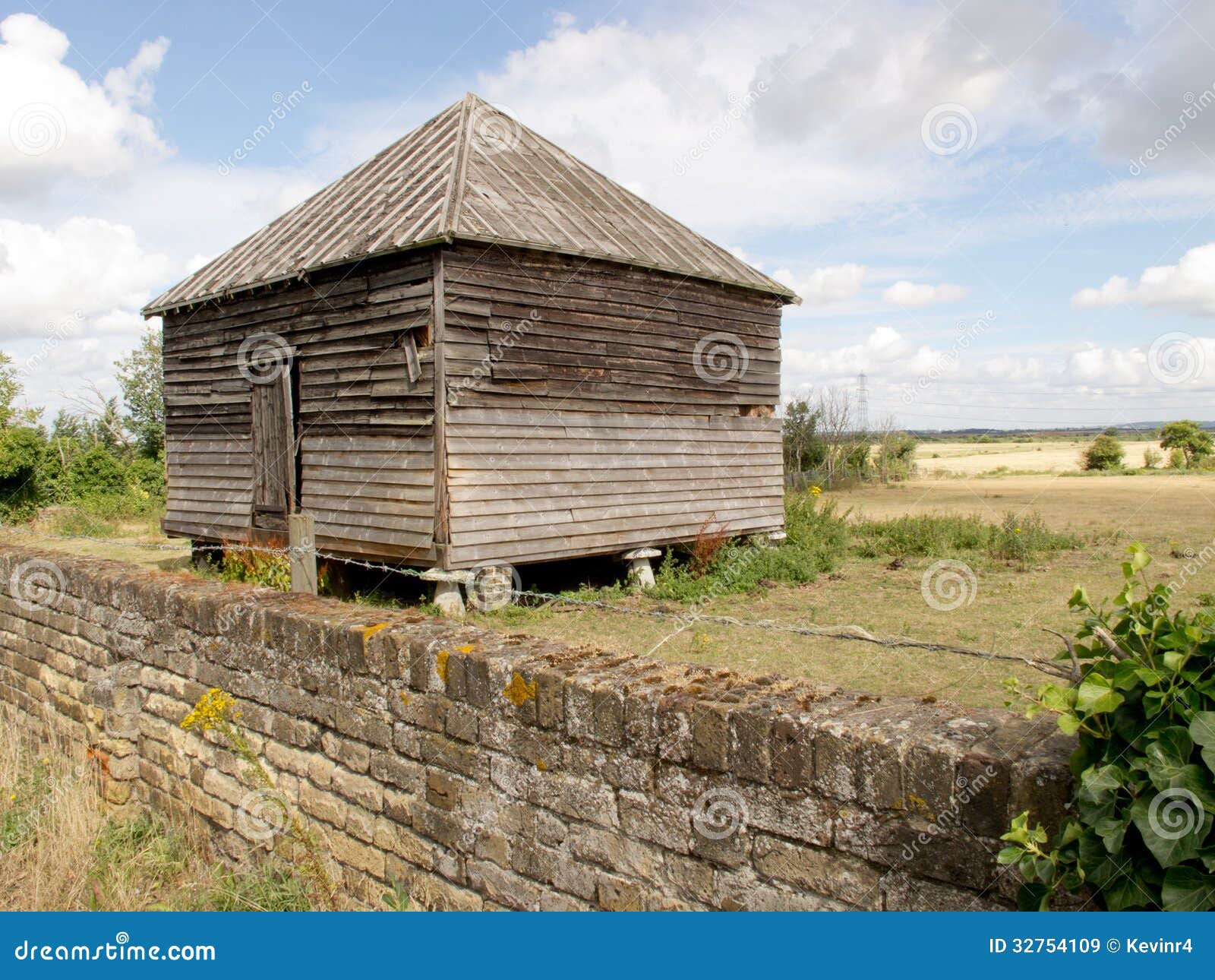 Old Shack stock image. Image of rustic, nature, roof - 32754109