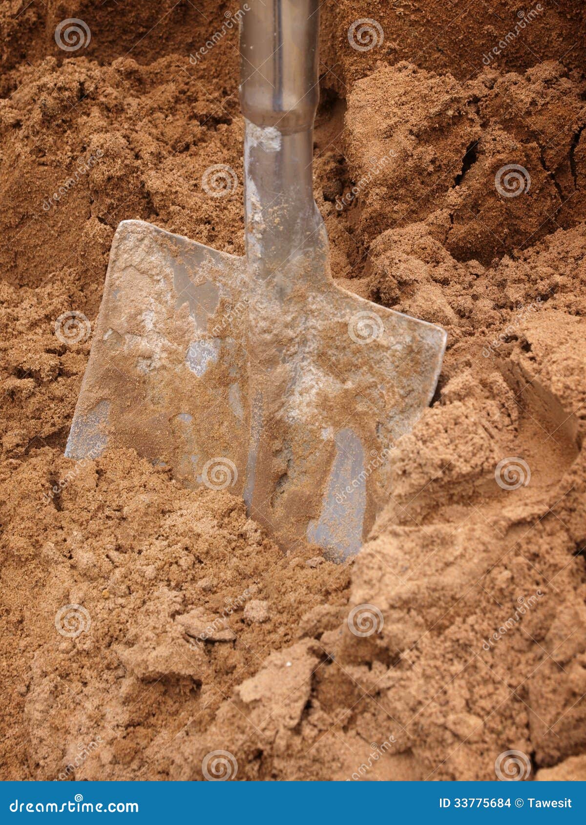 Old shovel dig in sand stock photo. Image of site, excavating - 33775684