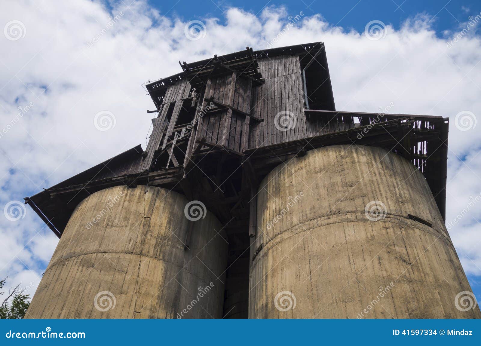 Old Silo Stock Photo | CartoonDealer.com #41597334