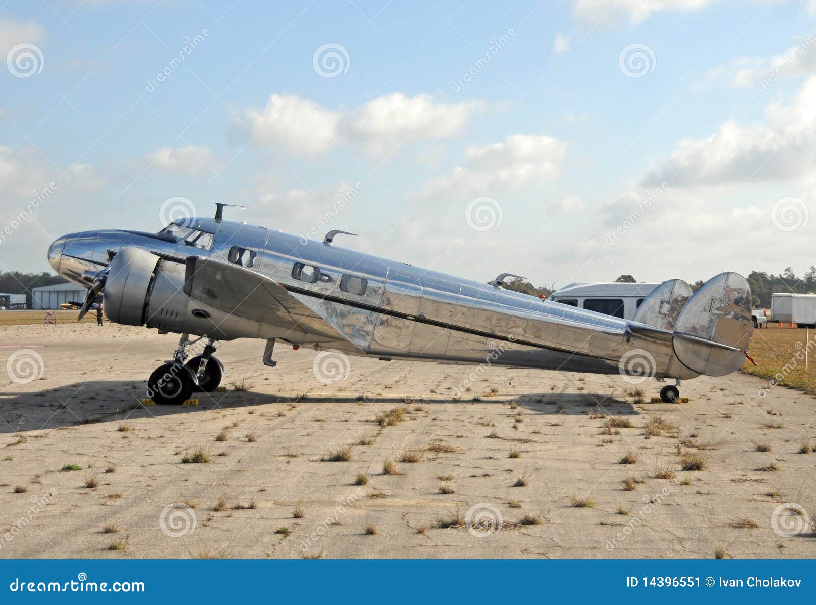 Old silver airplane stock image. Image of aviation, aircraft - 14396551