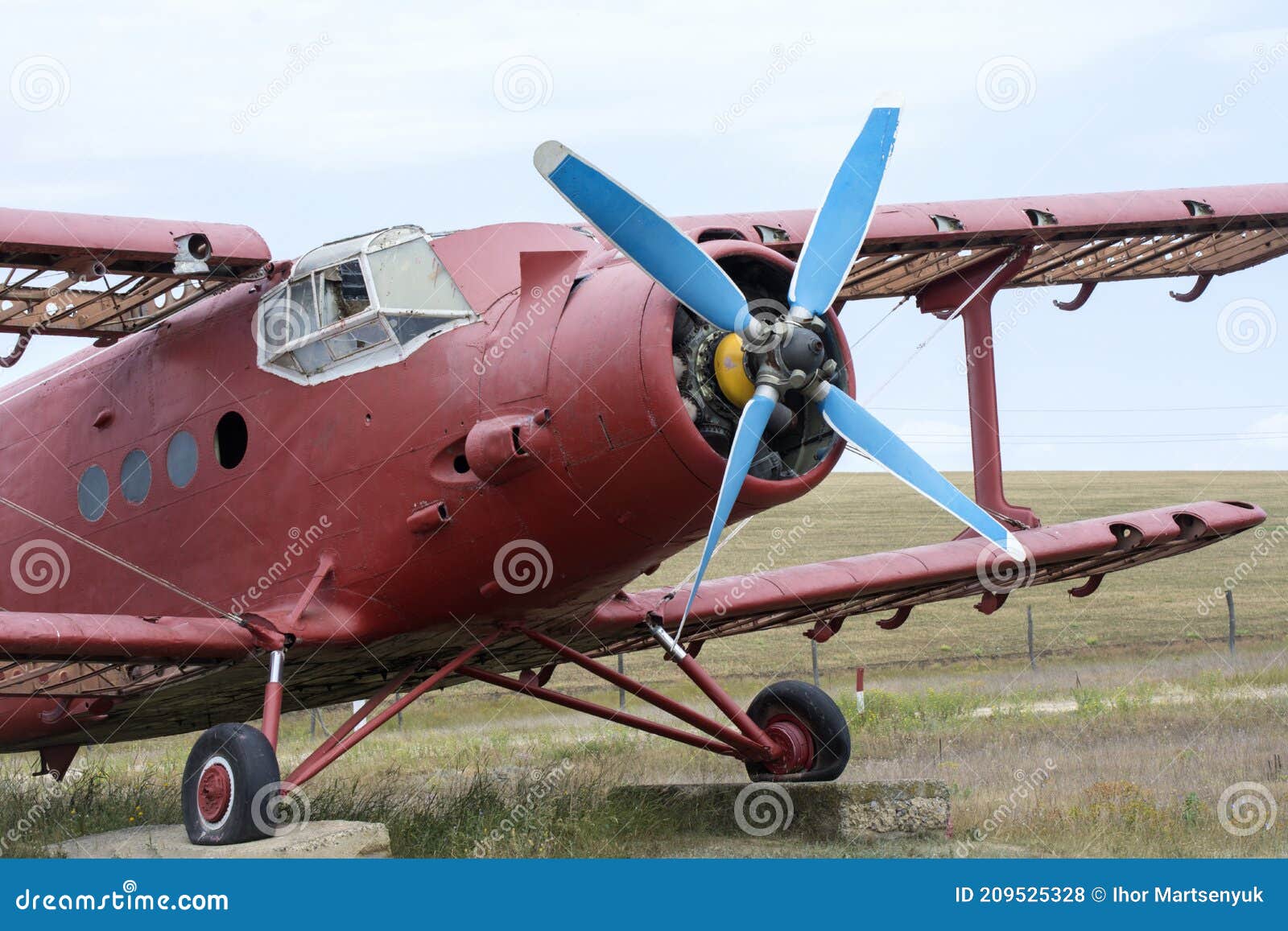 Old Single-engine Piston Aircraft, Side View Stock Photo - Image of ...