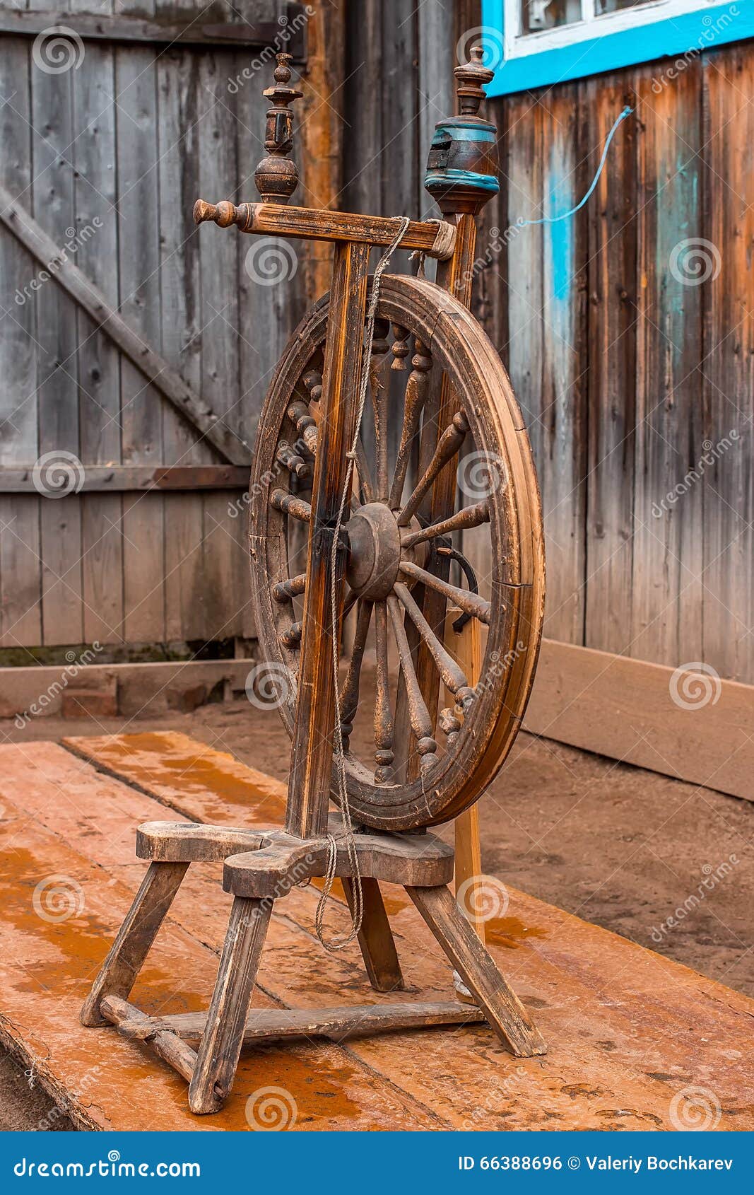 Old Spinning Wheel. Vintage Stock Photo - Image of background, machine ...