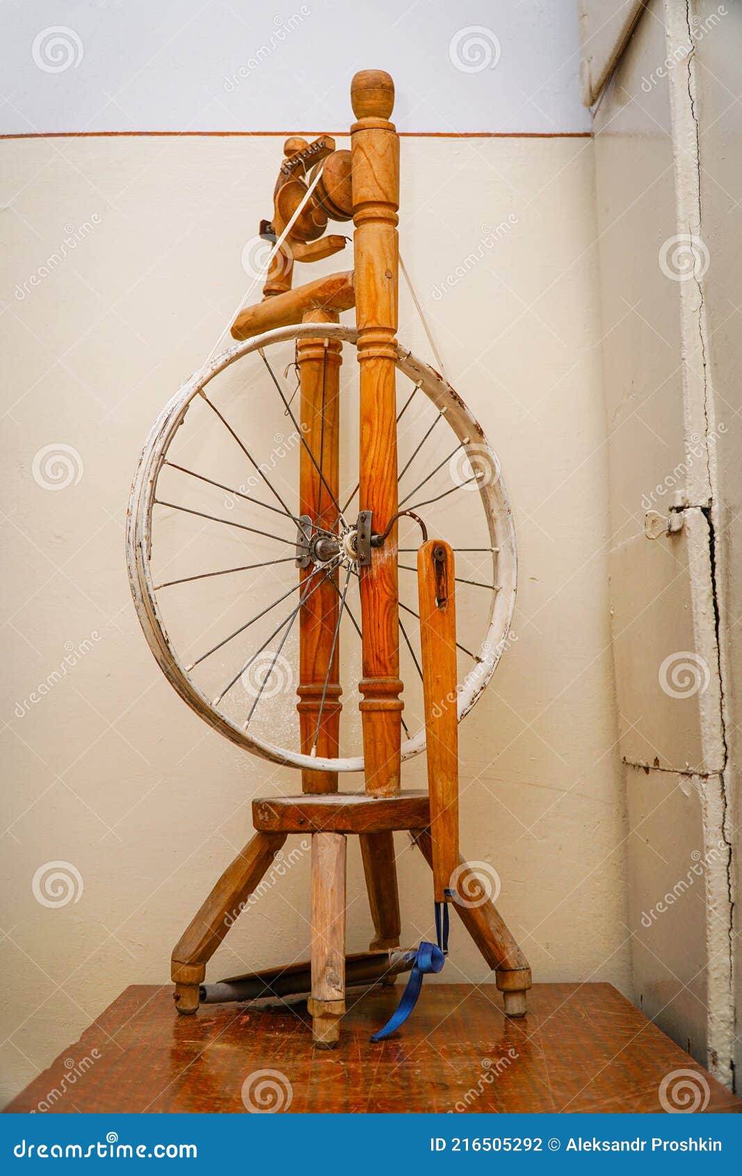 Old Spinning Wheel for Wool Yarn Stock Photo - Image of culture, fiber ...