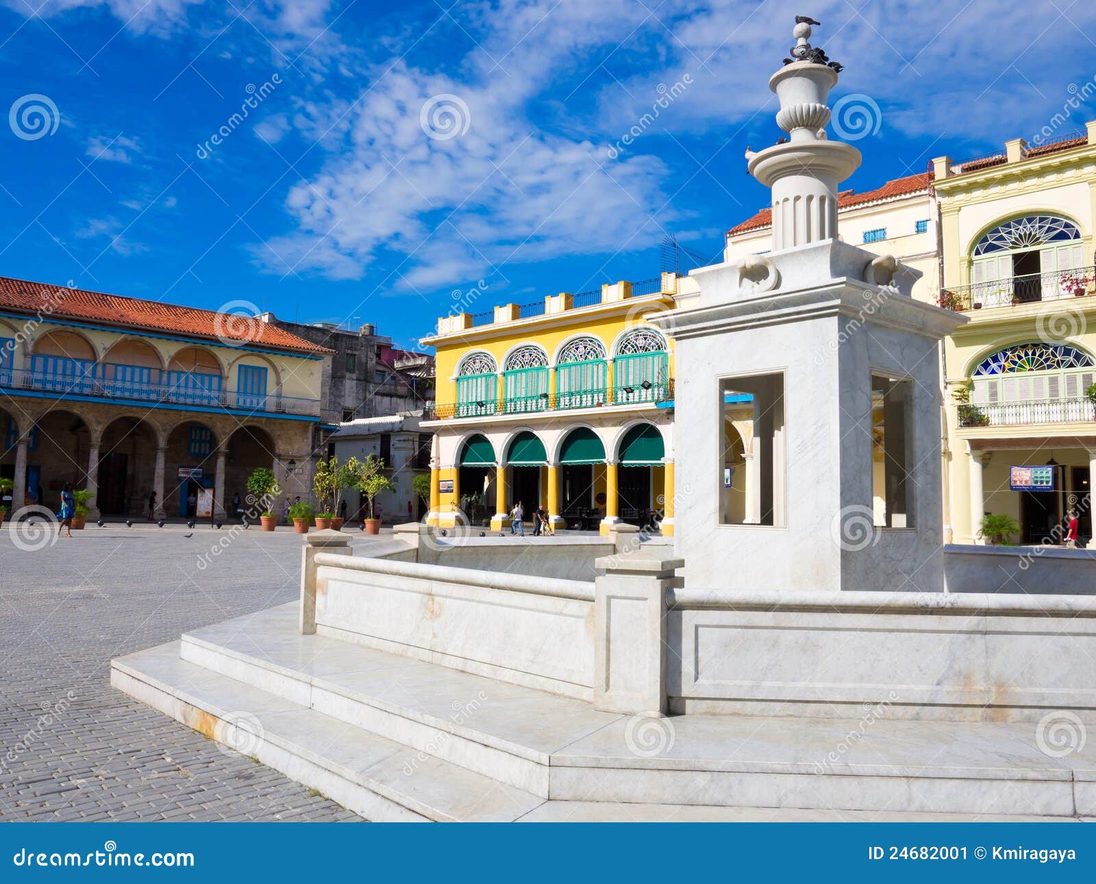 The Old Square in Havana, Cuba Editorial Photo - Image of architecture ...
