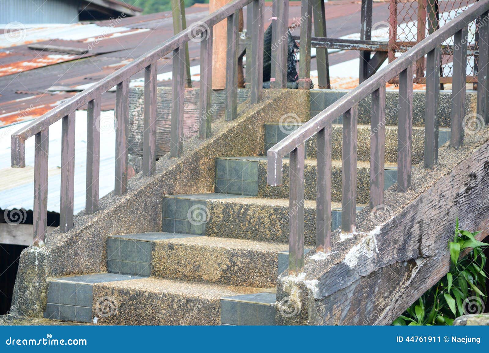Old Broken Staircase. Broken Concrete Steps In An Abandoned House ...