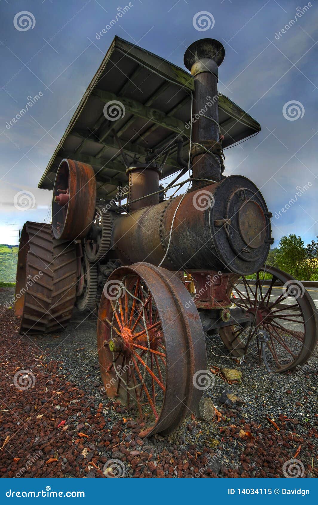 Old Steam Farm Tractor stock image. Image of countryside - 14034115