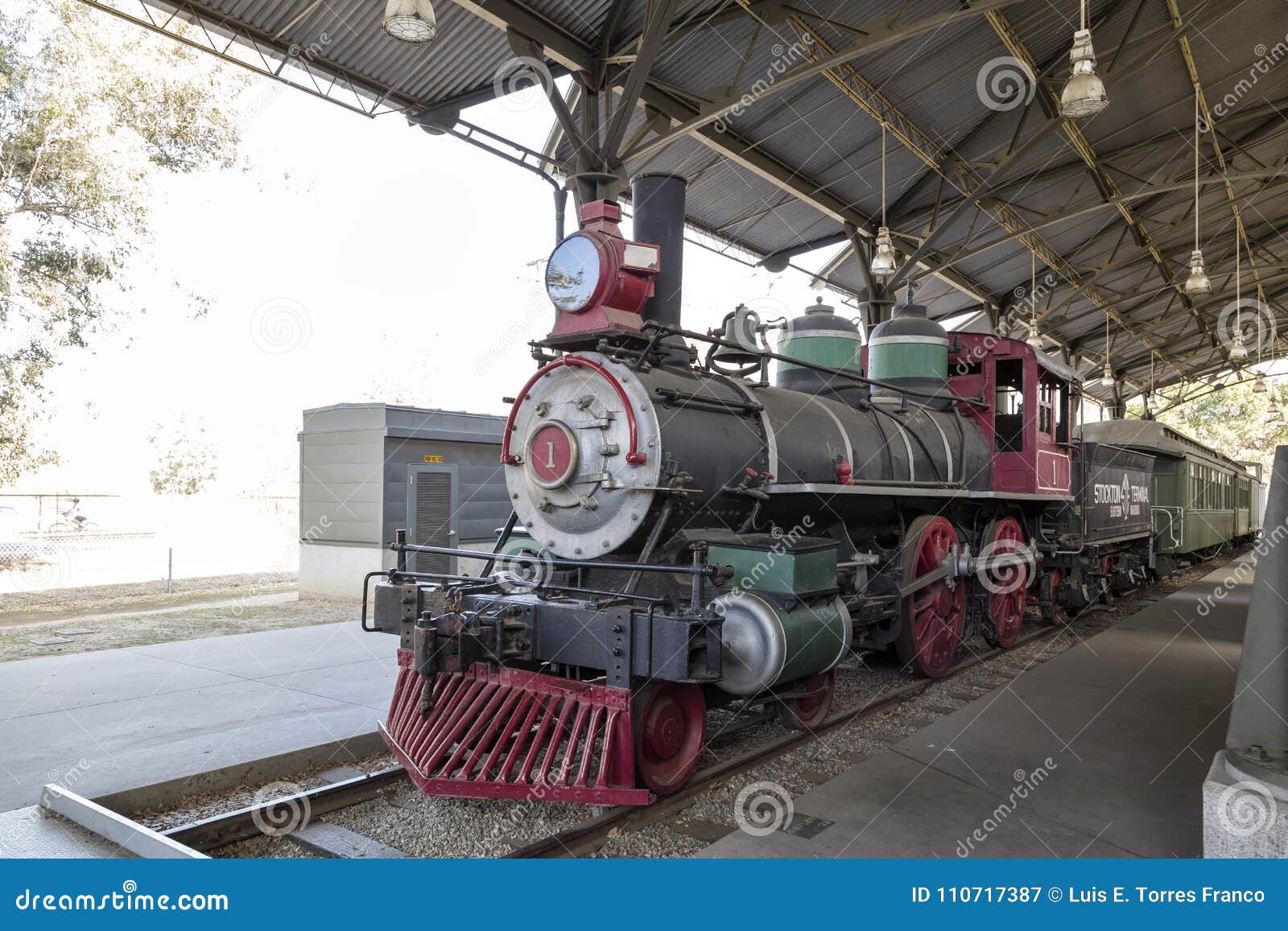 The Old Steam Train editorial photography. Image of smoke - 110717387