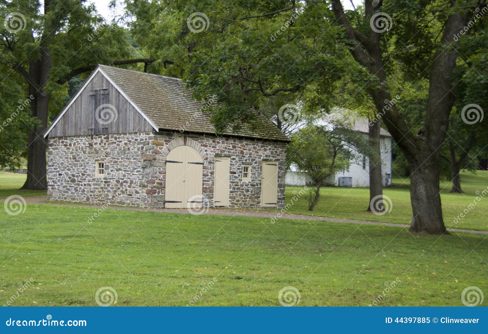 Old Stone Barn stock image. Image of wall, stone, latchs - 44397885