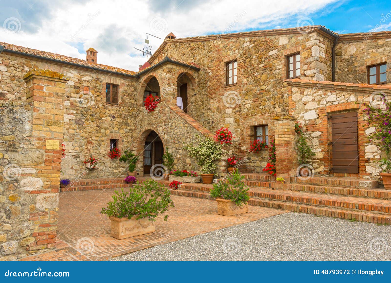 Old stone house in Toscany stock photo. Image of brick - 48793972