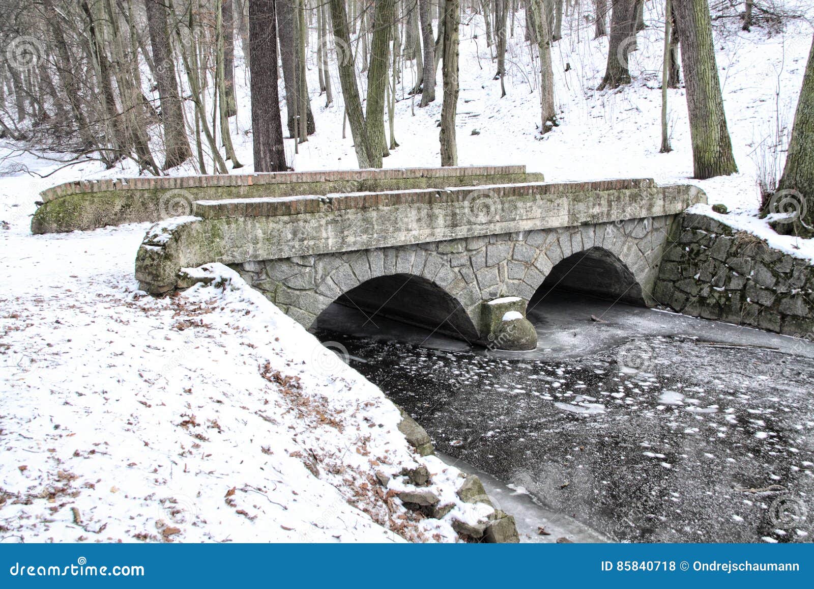 Old Stony Bridge Over the Icy River Stock Photo - Image of cold, arch ...