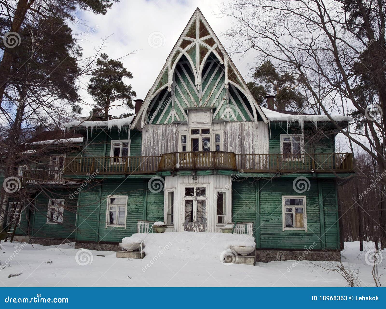 Old style mansion stock image. Image of pattern, tree - 18968363