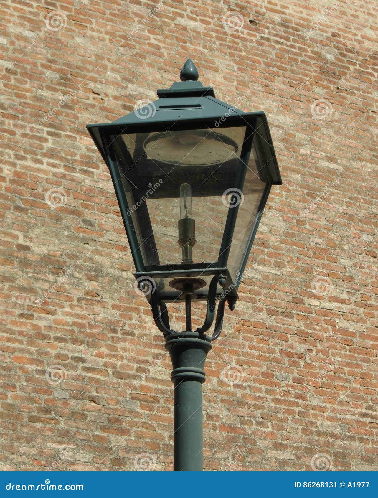 Old style street lamp stock image. Image of retro, architecture - 86268131