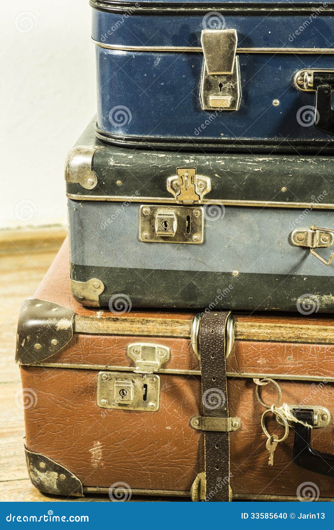 Old suitcase stock photo. Image of nostalgia, background - 33585640