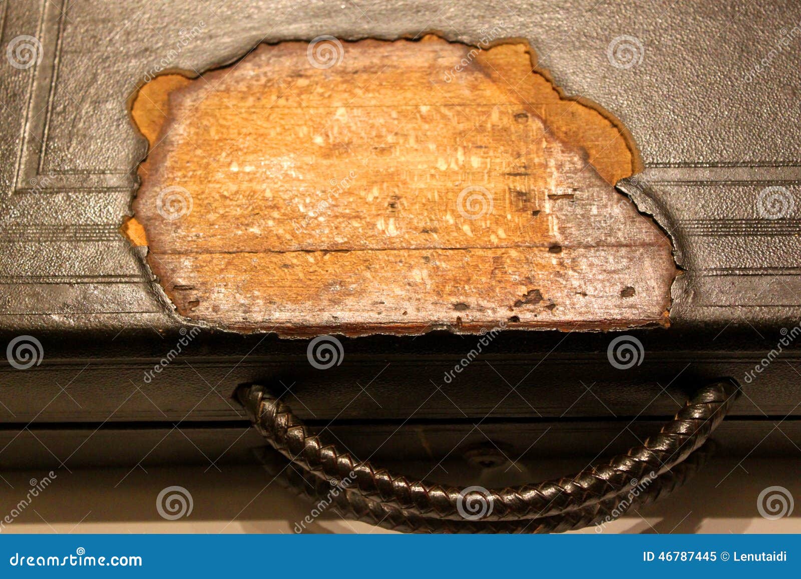 Old suitcase broken stock image. Image of aged, holiday - 46787445