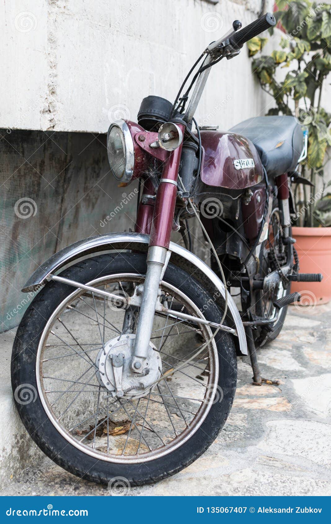 Old Suzuki motorcycle editorial photography. Image of nsuzuki - 135067407