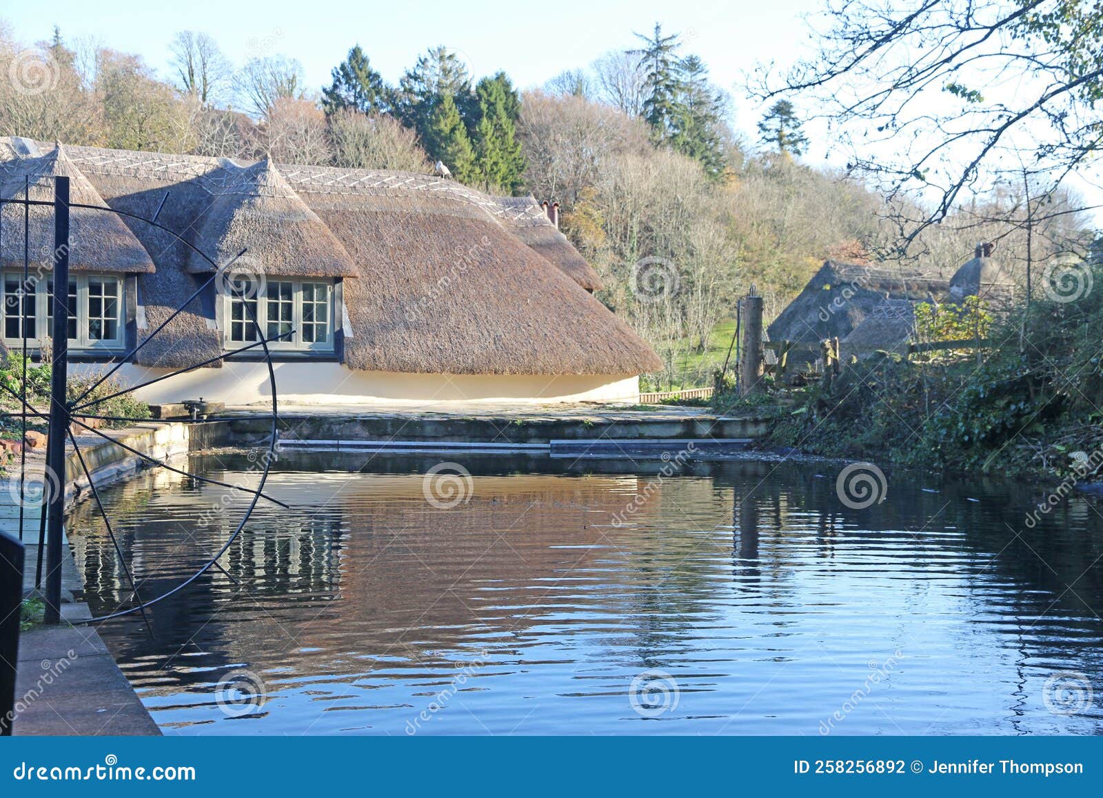 Old Thatched House in Cockington Village, Devon Stock Photo - Image of ...