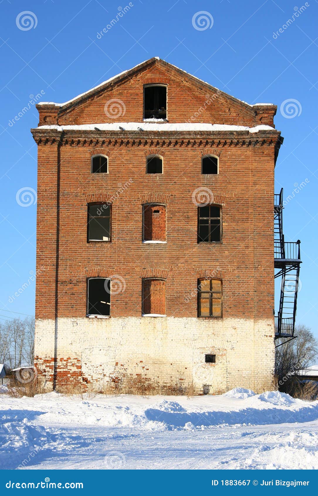 The Old Thrown Brick Building. Stock Image - Image of glasses, ladder ...