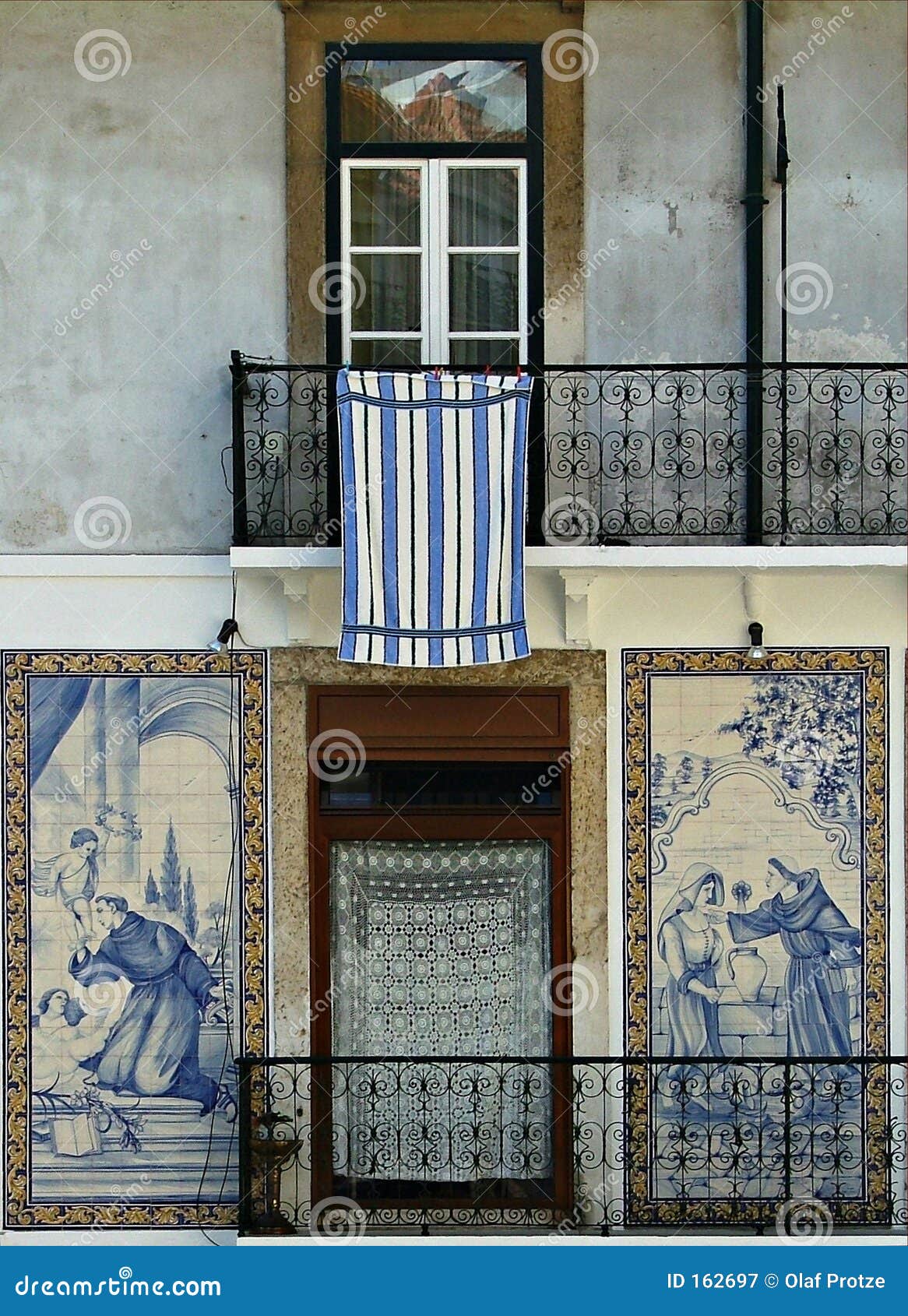 Old Tiled House Front, Lissabon, Portugal Stock Image - Image of ...