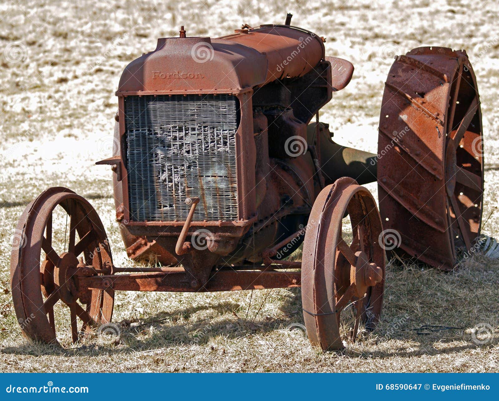 Vintage rusty tractor editorial photography. Image of vintage - 68590647