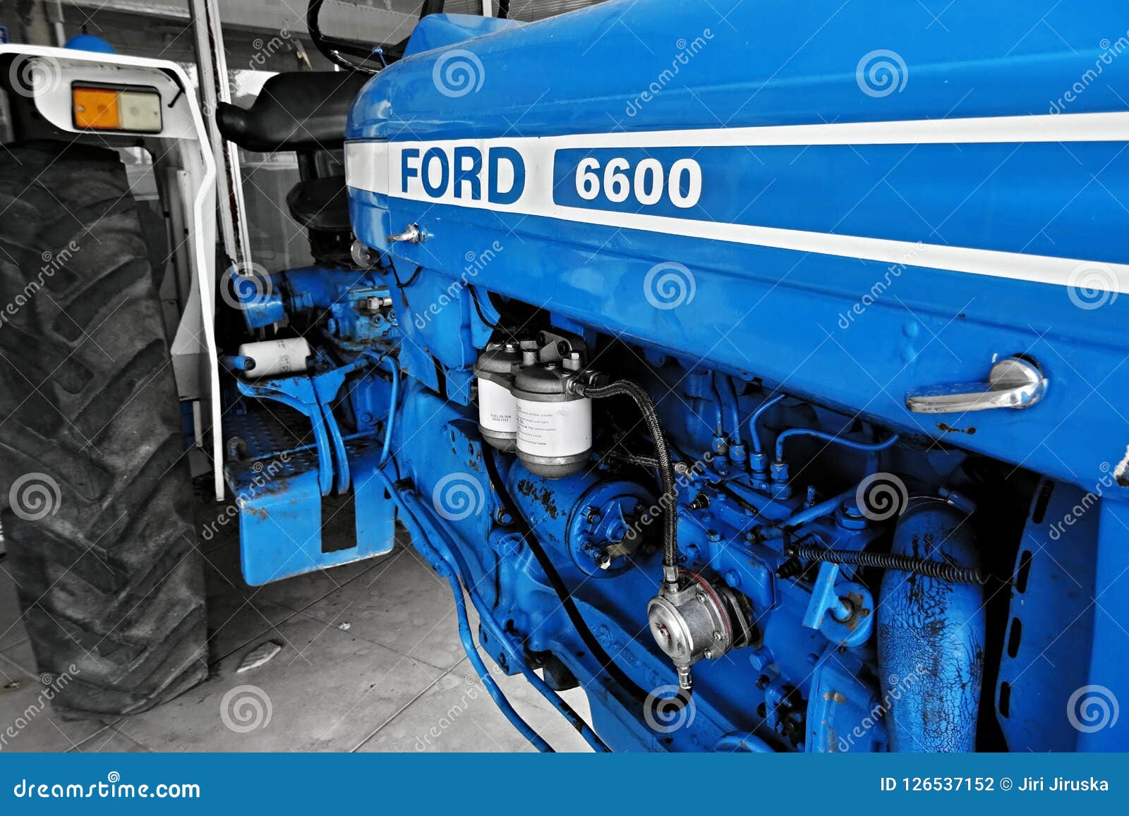 Old tractor FORD 6600 editorial photography. Image of tractor - 126537152