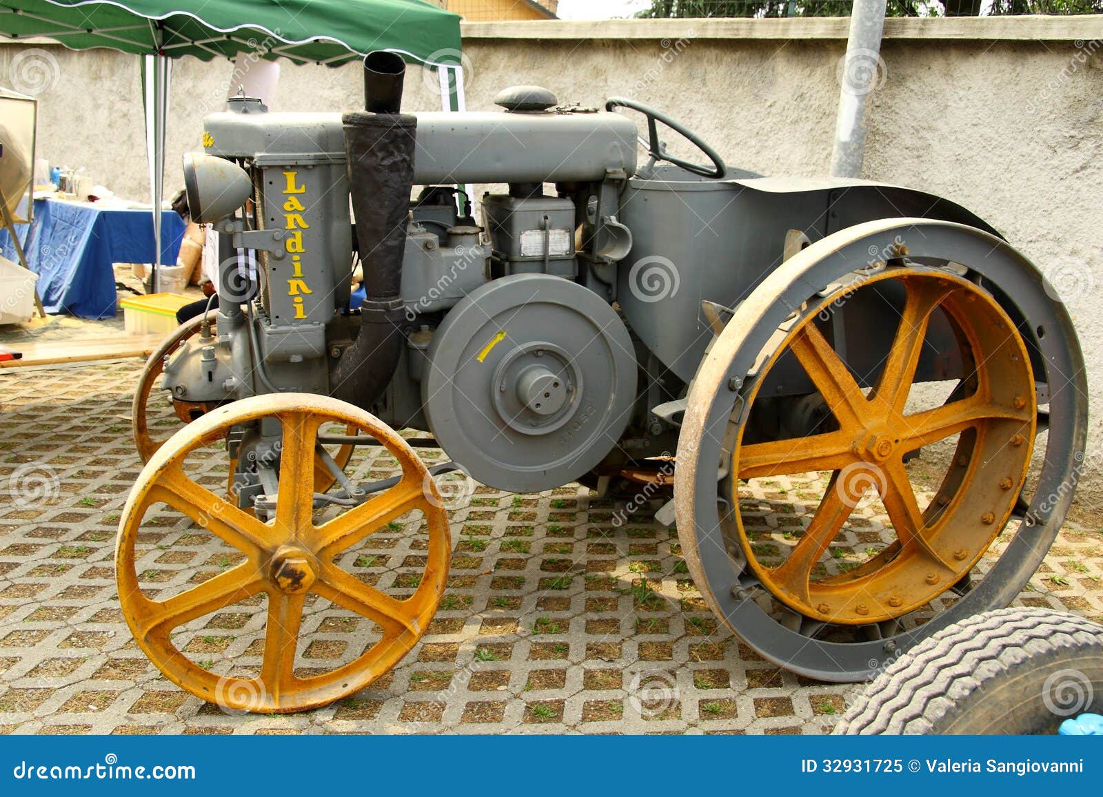 Old tractor Landini editorial image. Image of nostalgia - 32931725