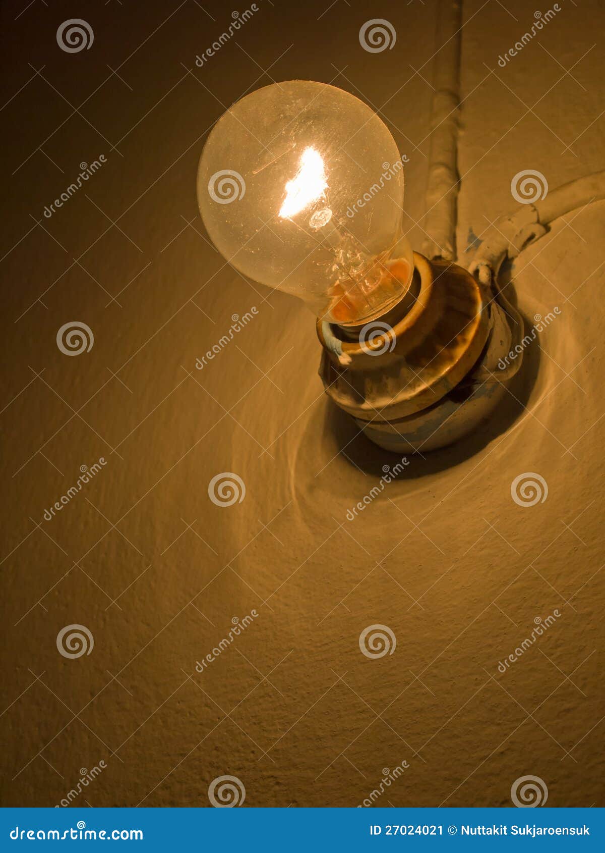 Old Traditional light bulb stock image. Image of idea - 27024021
