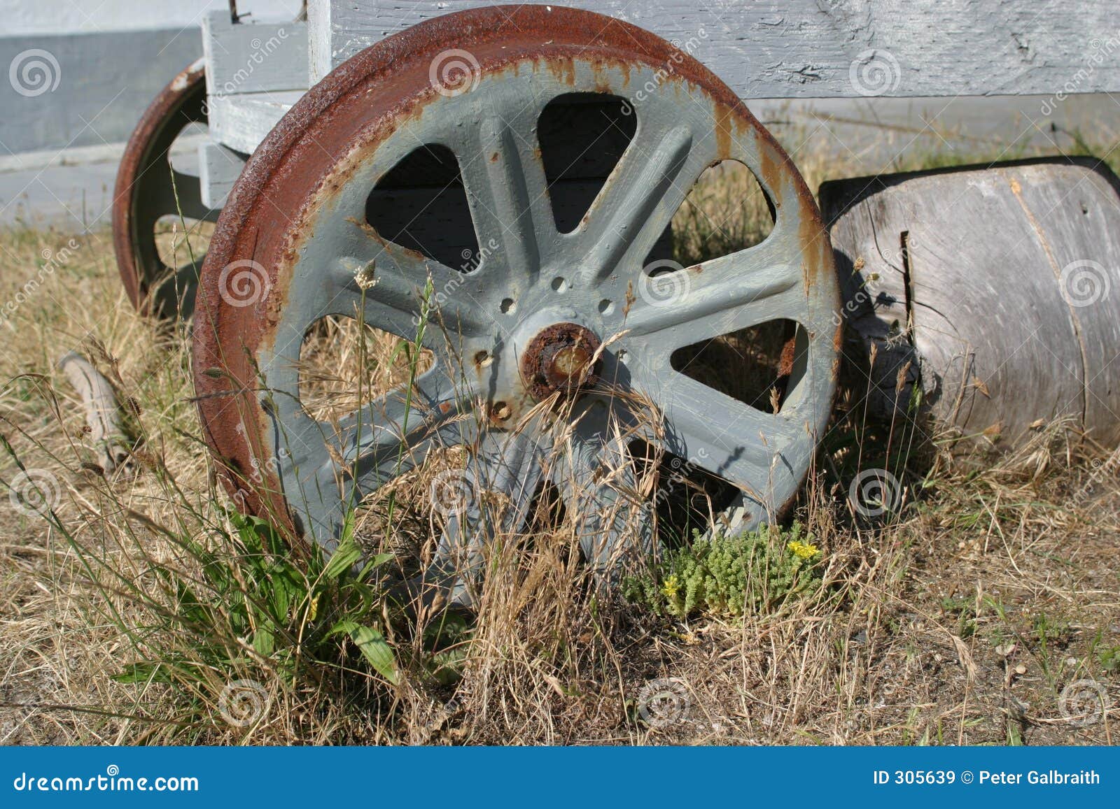 Old trailer wheel stock image. Image of previous, stopped - 305639