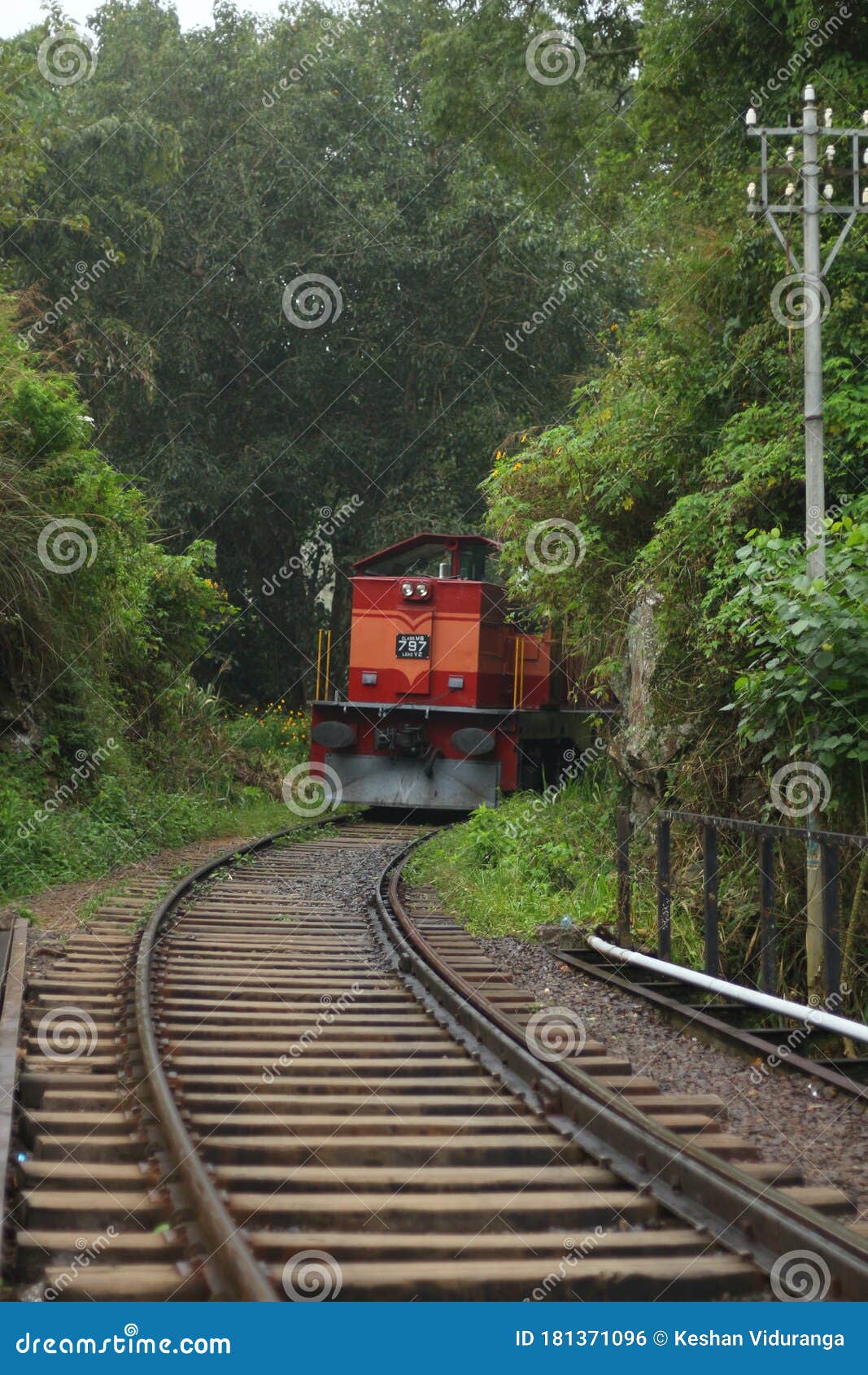 Train with M6 Class Engine Going from Colombo To Badulla Sri Lanka ...