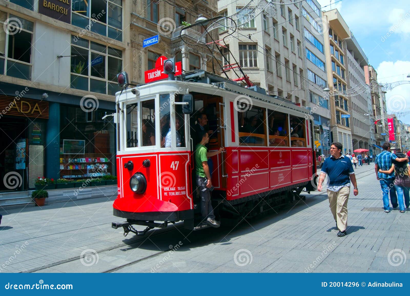 Old Tram in Istanbul, Turkey Editorial Photo - Image of travel, urban ...