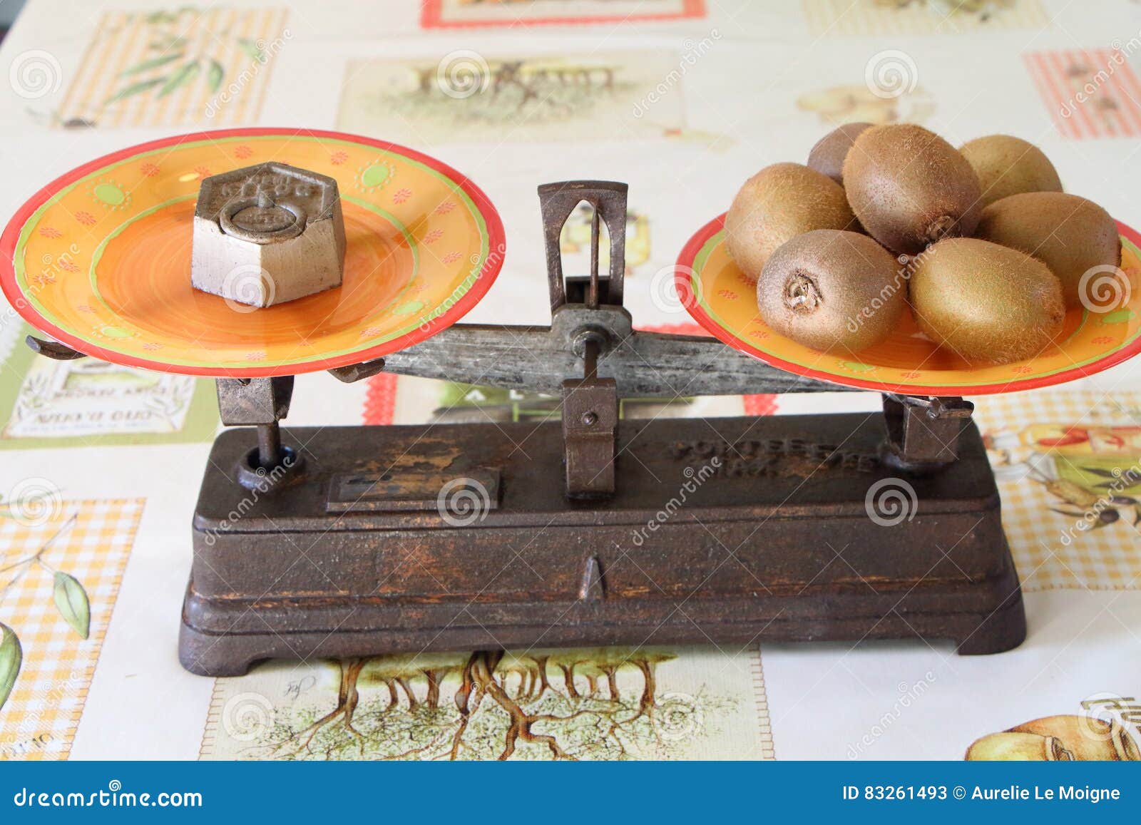 Old Two Pans Balance Scale with Kiwis Stock Image - Image of healthy ...