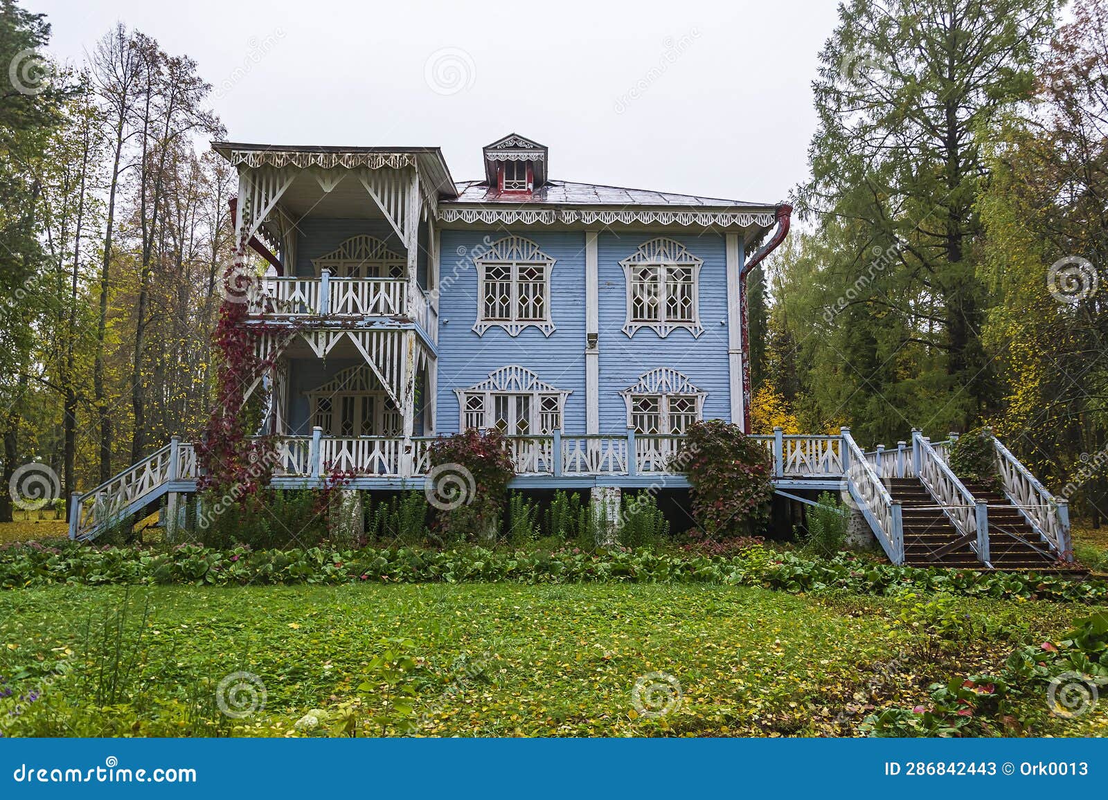 Old Two-storey House, Manor Stock Image - Image of noble, paint: 286842443