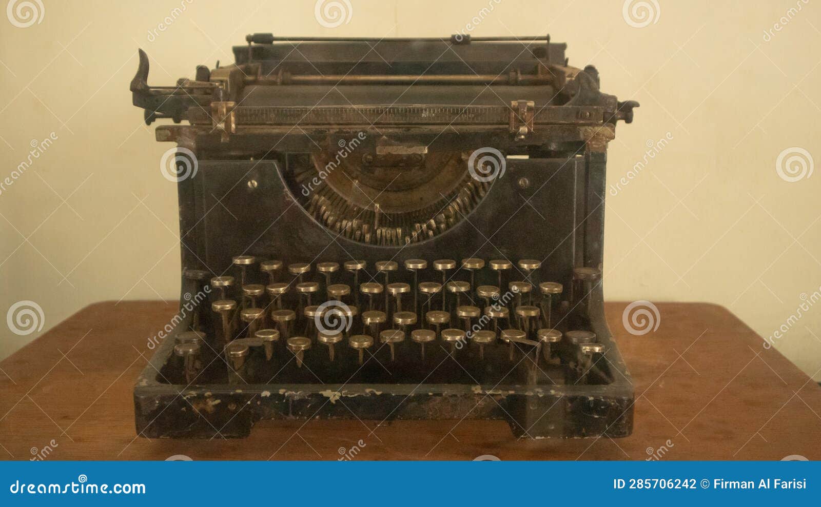 Old Typewriters during the War Stock Photo - Image of wood, metal ...