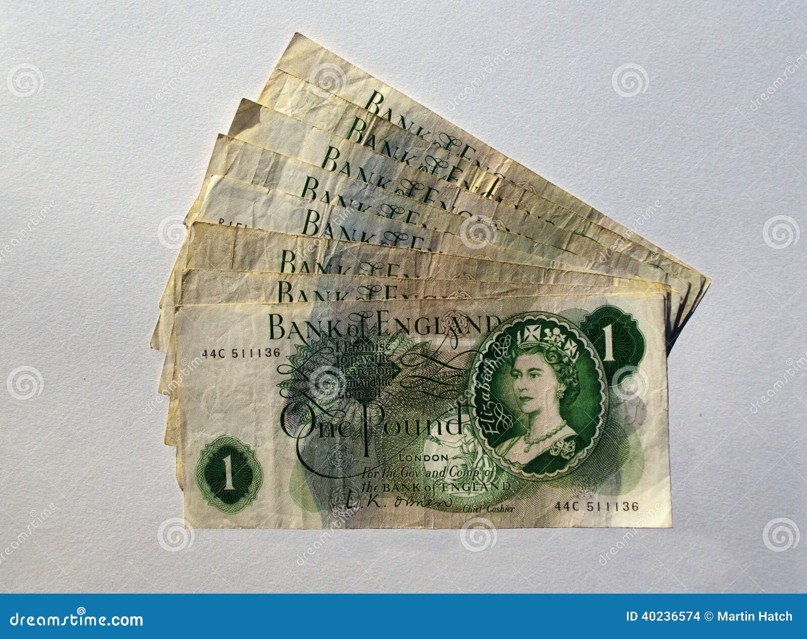 Old UK One pound notes editorial stock image. Image of queen - 40236574