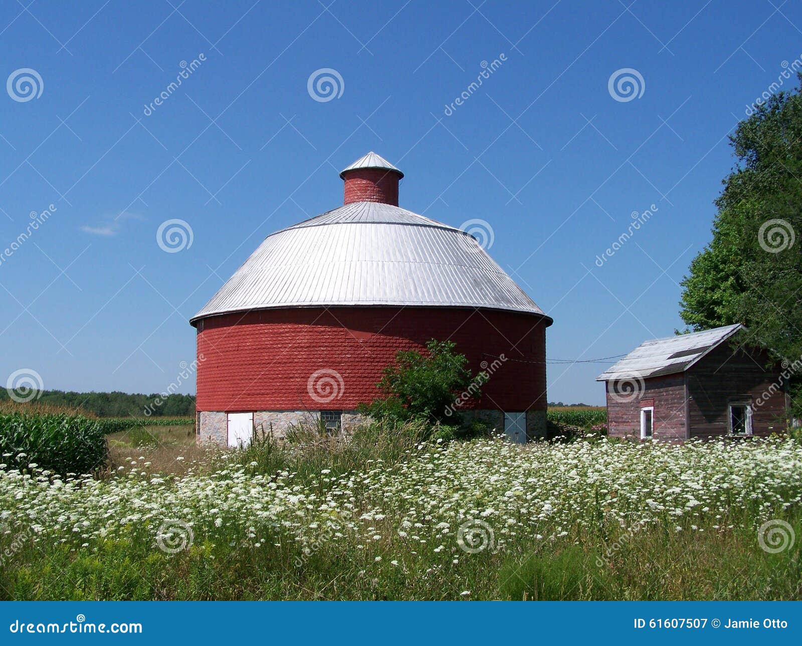 Old Unusual Circular Brick Barn Stock Image - Image of brick, barn ...