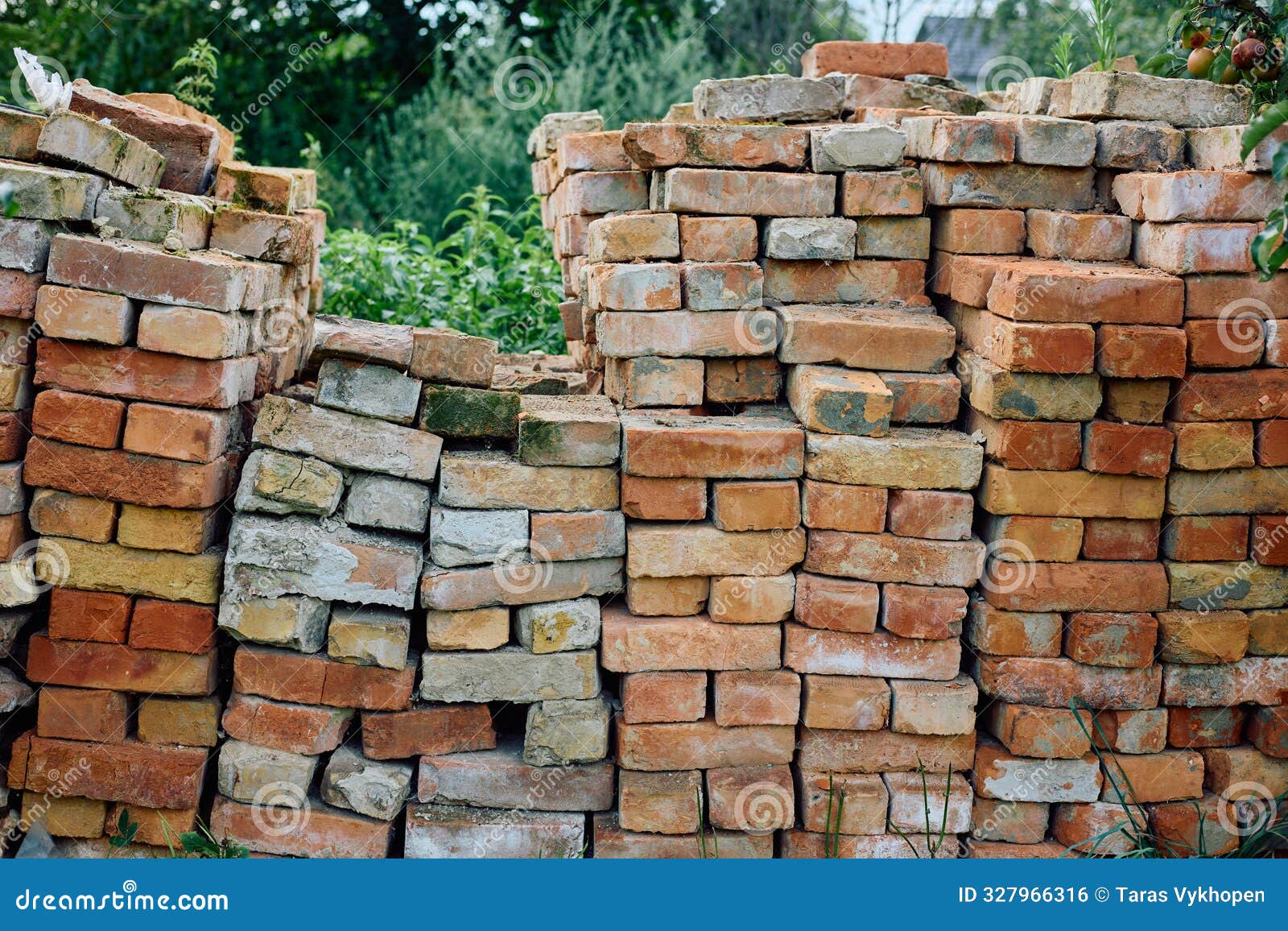 Old Used Bricks, Stacked Into Cubes On Pallets Stock Photo ...