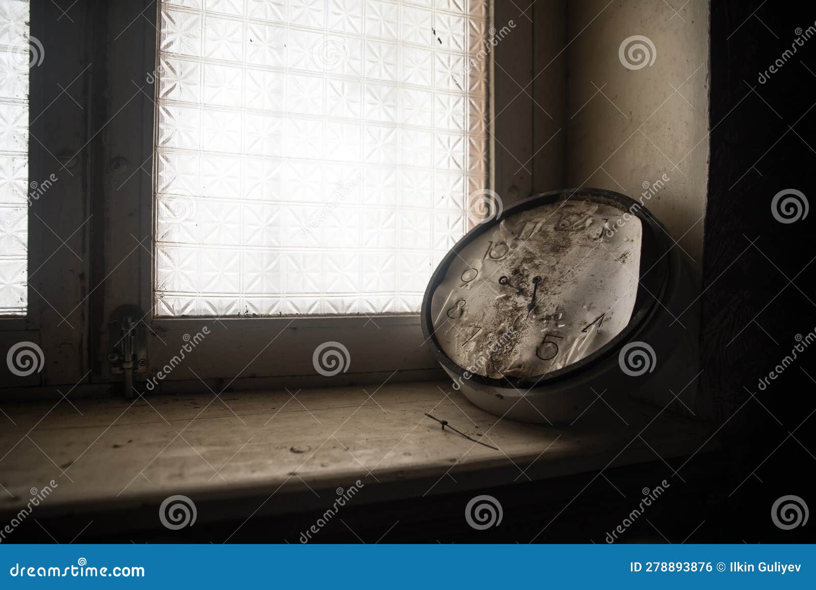 Blank Clock Face Stock Photography | CartoonDealer.com #38762402