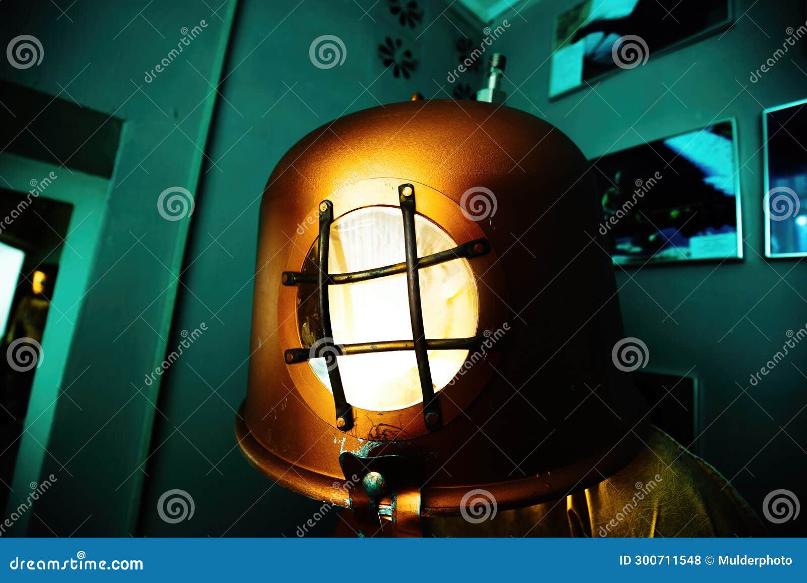 Old Vintage Copper Diving Helmet Stock Photo - Image of rusty, aquatic ...