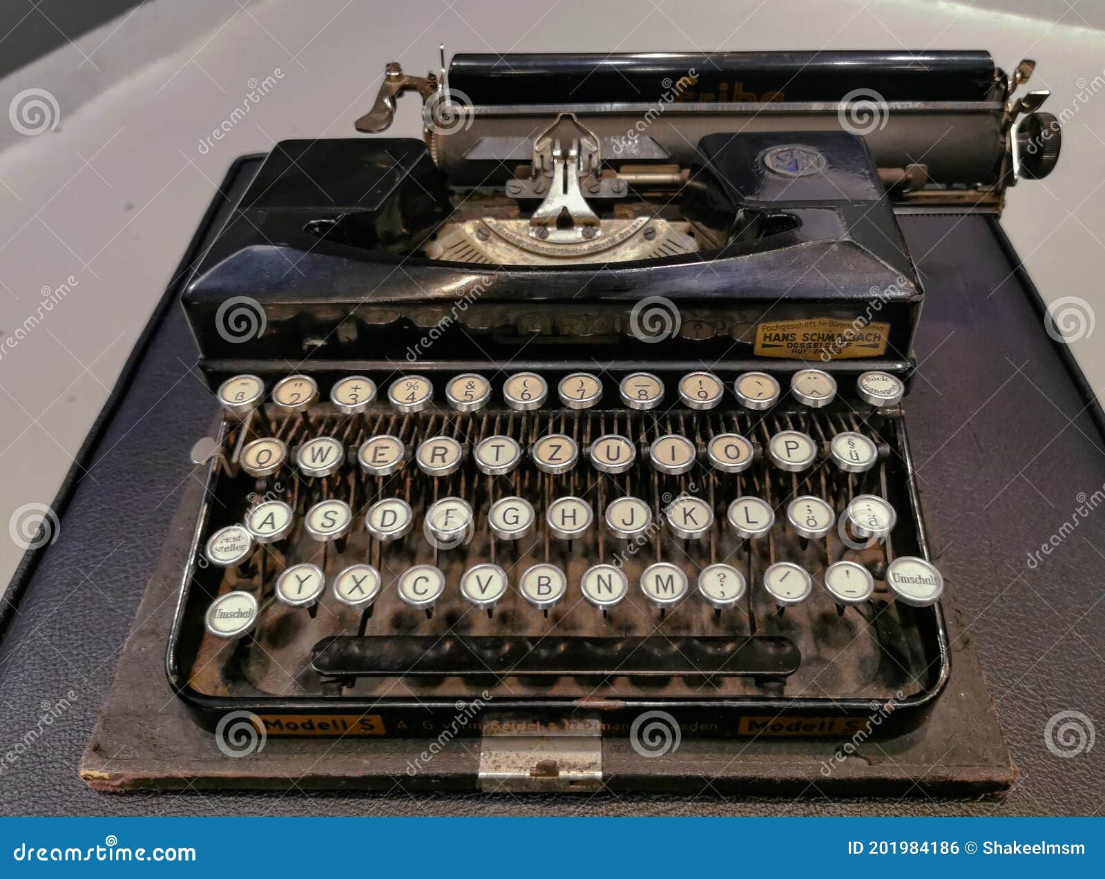 Old Vintage Erica Model S Typewriter Editorial Photo - Image of keys ...