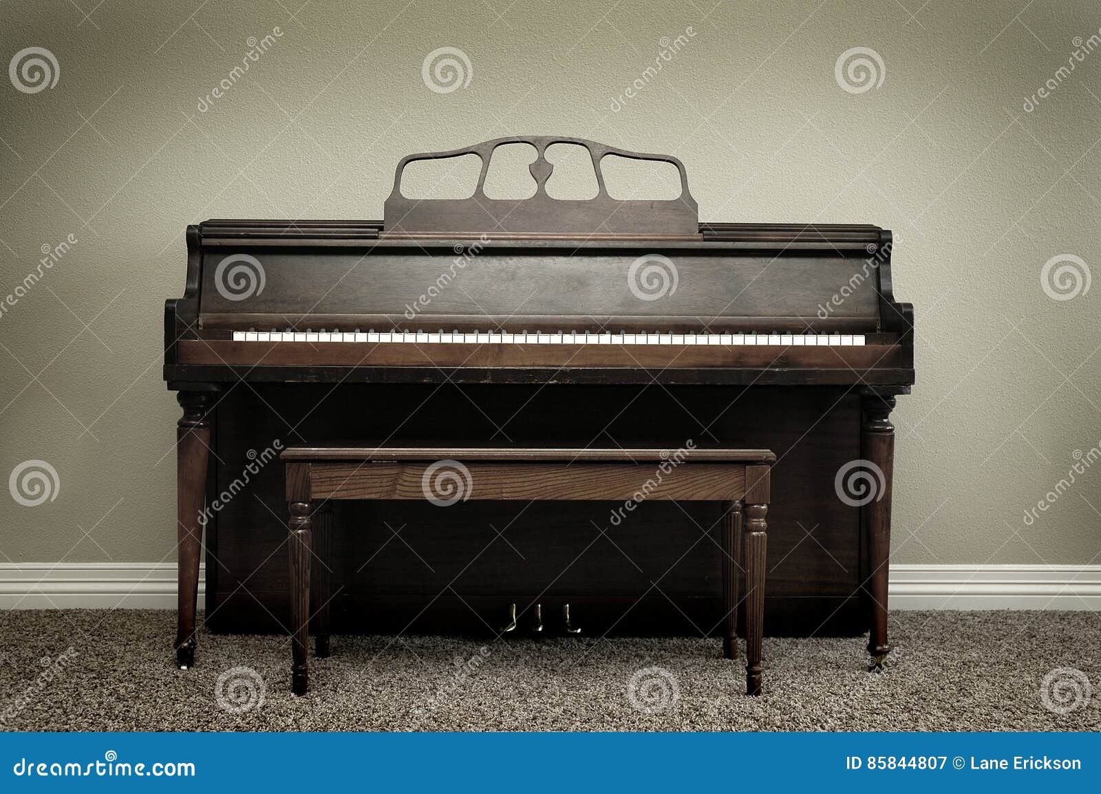 Old Vintage Piano in Home stock image. Image of play - 85844807