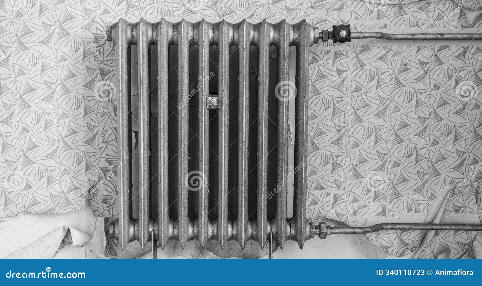 Old Vintage Radiator on the Wall Stock Illustration - Illustration of ...