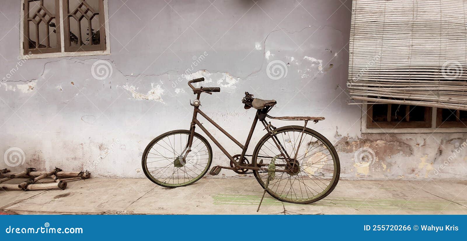 Old Vintage Rusted Aged Bicycle Stock Photo - Image of transport ...