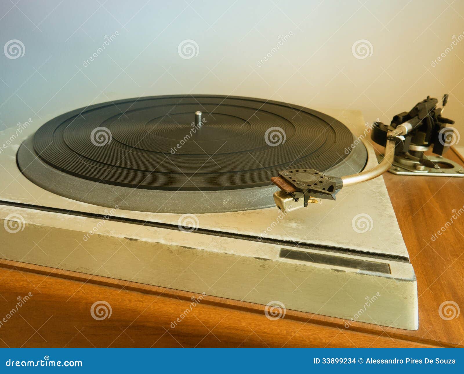 Old Vinyl Record Player stock photo. Image of performance - 33899234