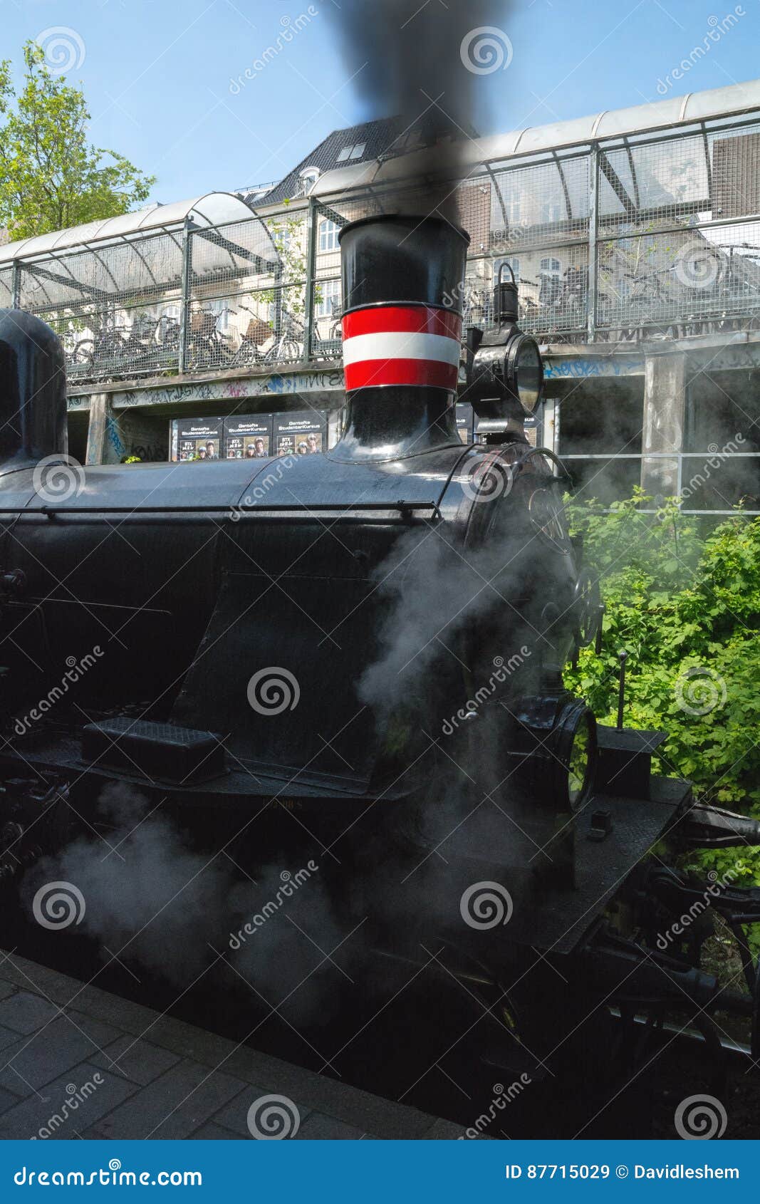 Old Vitage Steam Engine Pollution Stock Image - Image of outside, burn ...