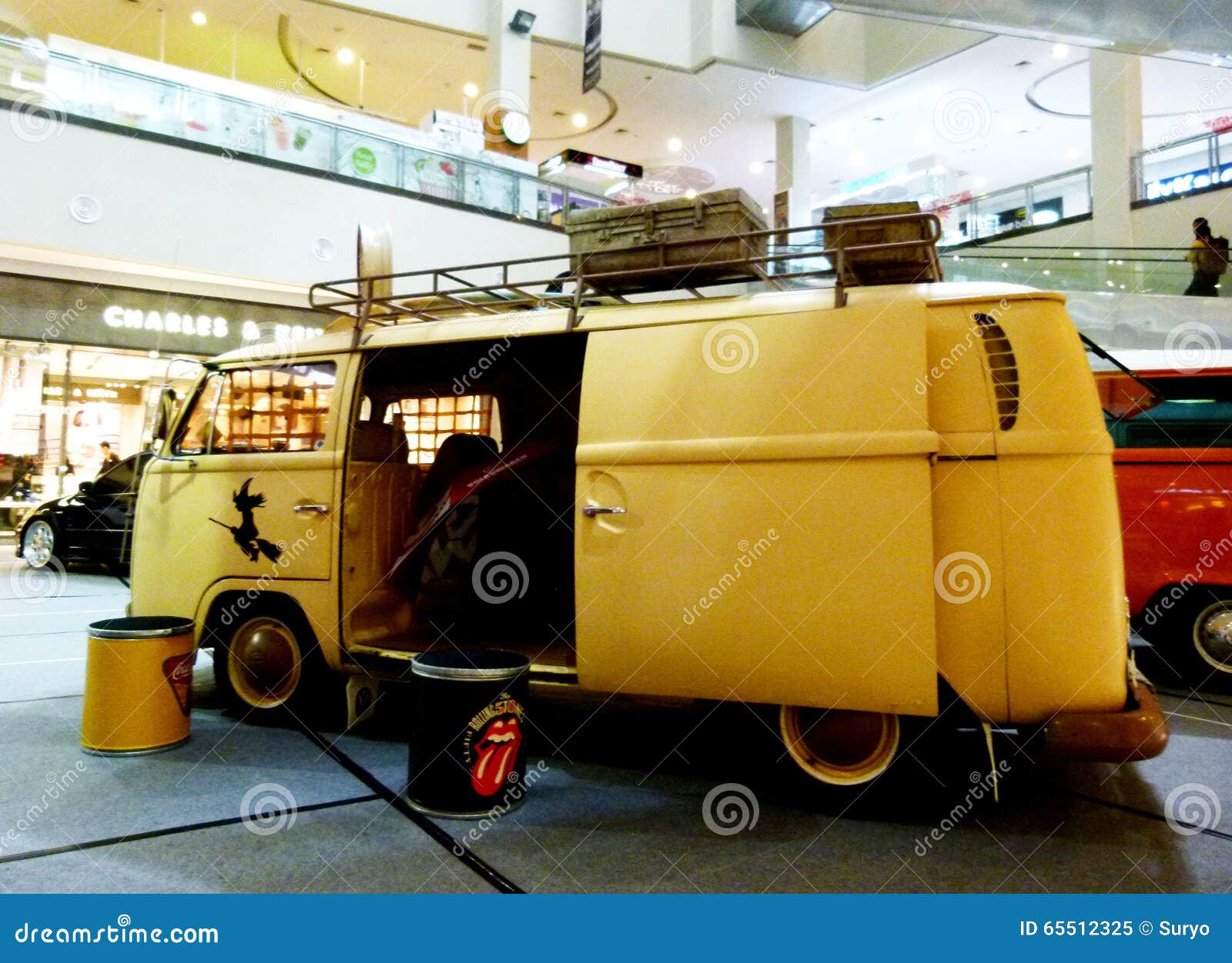 Old volkswagen editorial image. Image of classic, mall - 65512325