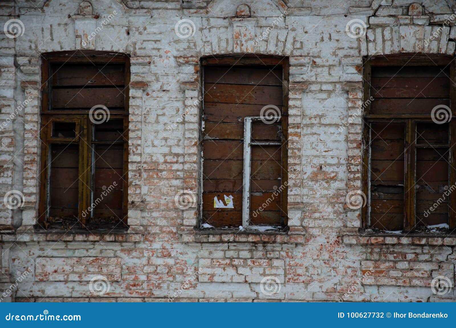 Old wall with windows stock photo. Image of city, architecture - 100627732