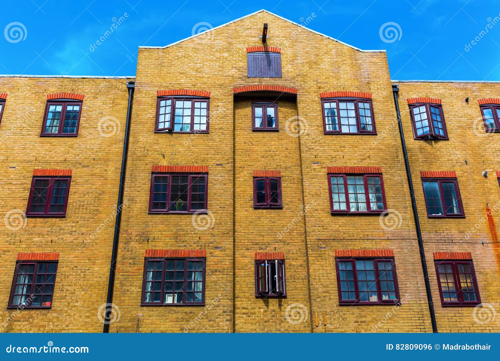Old Warehouse at Soutwark, London, UK Stock Photo - Image of london ...
