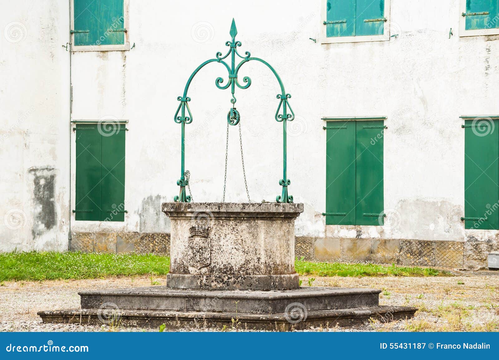 The old water well,Italy stock image. Image of architecture - 55431187