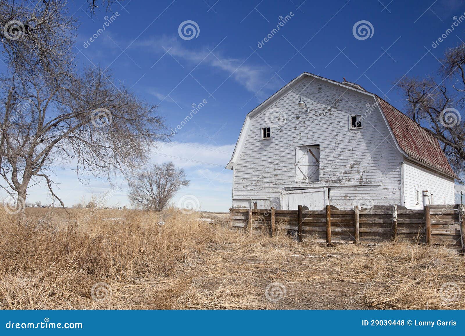 Old White Barn on the Plains. Stock Photo - Image of black, gray: 29039448
